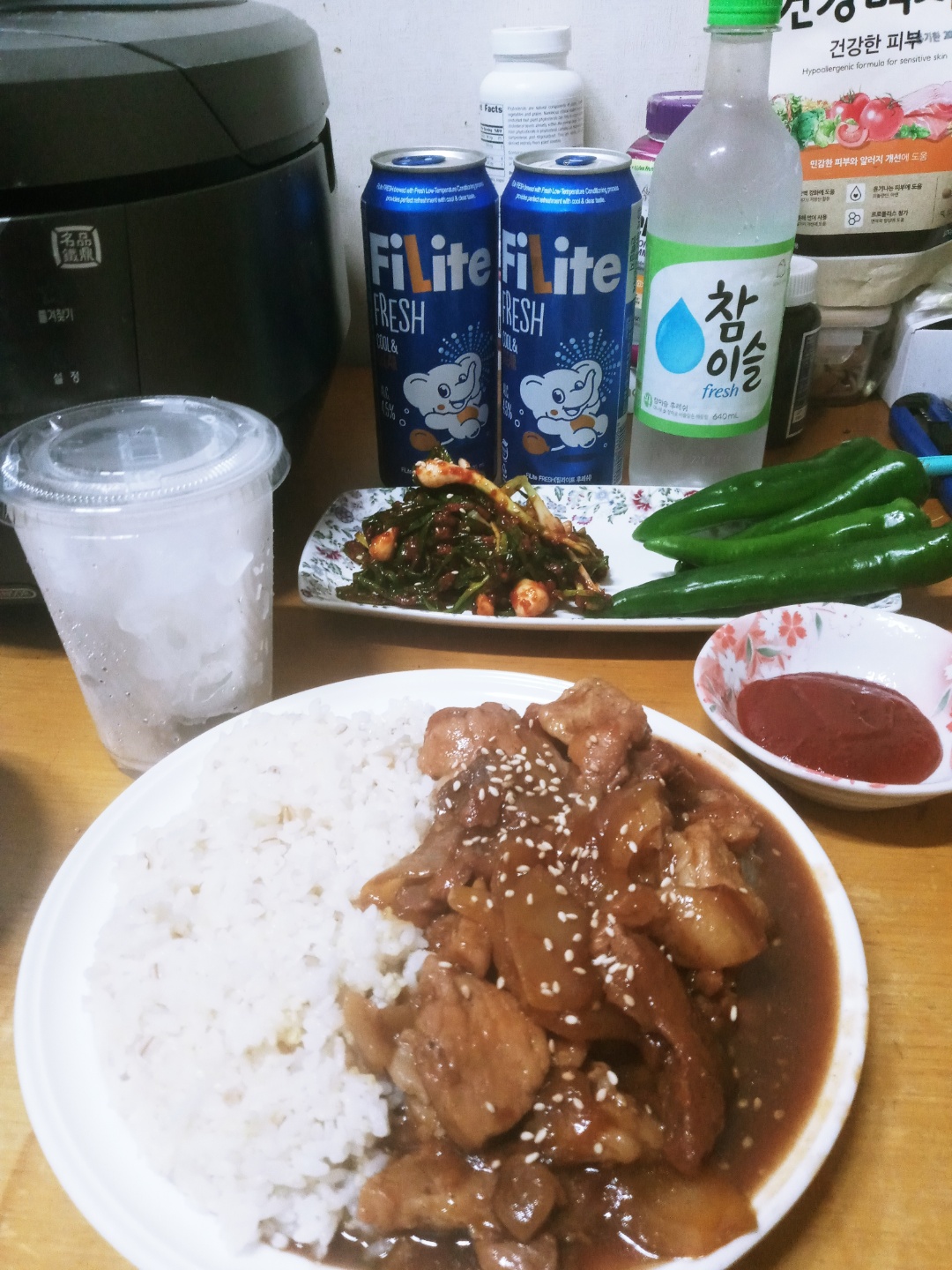 루원이 안주 (돼지불백+쪽파김치+오이고추) - 스카이파크