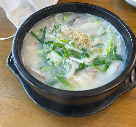 저랑 뜨끈한 돼지국밥 드실분 - 스카이파크